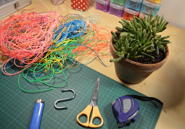 DIY: Une suspension en macramé scoubidou pour vos plantes | L'atypique blog