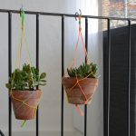 DIY: Une suspension en macramé scoubidou pour vos plantes | L'atypique blog