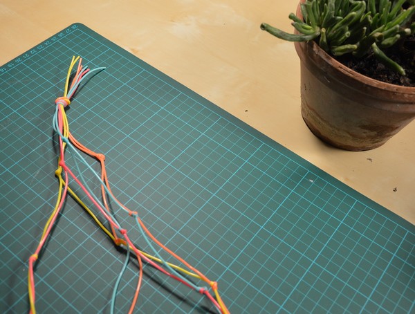 DIY: Une suspension en macramé scoubidou pour vos plantes | L'atypique blog
